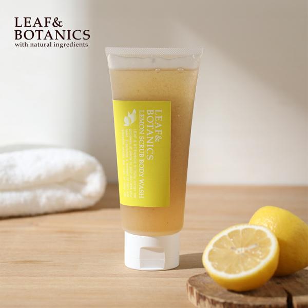 【春夏限定】ひんやり洗って、なめらかに整う。夏肌のための2WAYスクラブ。商品名：スクラブボディウオッシュ レモン内容量：220g原産国：日本製造販売元：松山油脂株式会社区分：化粧品広告文責：(株)エル・ローズ　TEL 0120-291-410