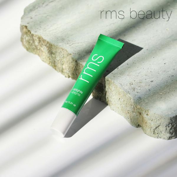 あなただけのピンクカラーを作り出す。pHで変化するグリーングロス。チューブタイプのリップマスクは日中も、お休み時間も、時間を問わず唇をぷくっとうるおいで満たします。商品名：カメレオン リップライツ クリームリップグロス原産国：カナダ製造販売...