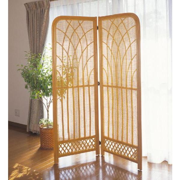 籐(ラタン)スクリーン　2パネルハイタイプ　2枚折れのコンパクトサイズ。和室・洋室いずれにもマッチする、太めの藤を2本使用したフレームに裏の美しい藤飾りが映えておしゃれな感じになっています。光は通して視線は遮る、お部屋などのアクセントやイン...