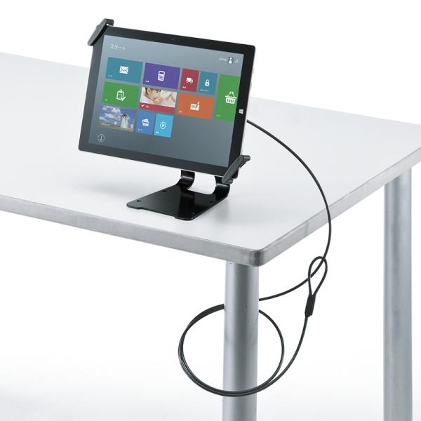 品番：SLE-31STB13BK合計5,000円以上お買い上げで送料無料(一部商品・地域除く)！ タブレットを盗難から防止する10〜13インチのタブレットに対応した汎用セキュリティ。ブラック・スタンド付き。関連キーワード：サンワサプライ サ...