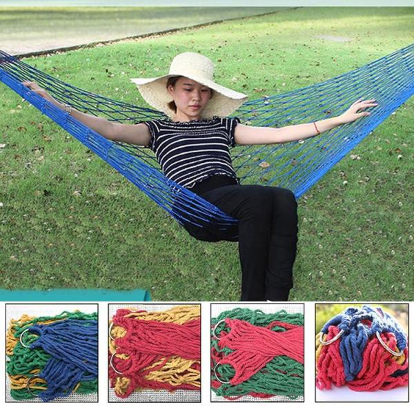 ハンモックのある憧れの生活を気軽に楽しんでいただけます。メッシュネットタイプなので非常に通気性が良く、夏場でも蒸れずに快適に使うことが可能。そよ風に吹かれながら、リゾート気分を楽しめます。専用収納袋が付いておりますので、小さく収納でき持ち運...