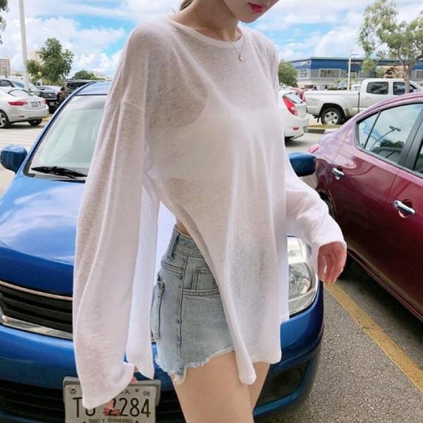 ビーチやプールなど夏のレジャーシーンに活躍するTシャツタイプのビーチウェア。オーバーサイズ×スリット入りの今年らしいデザイン。サラッと着るだけでこなれた雰囲気を演出します。露出控えめながら、ほんのり肌見せで女性らしさもアピール。日焼け対策や...