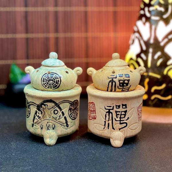 【発売日：2020年09月28日】アロマポッドとして、また、茶香炉としてお楽しみください。お香をたいていなくても置物として楽しむことができます。【サイズ】W8.5×D8.5×H12.5cm【重さ(約)】250g【素材】陶器