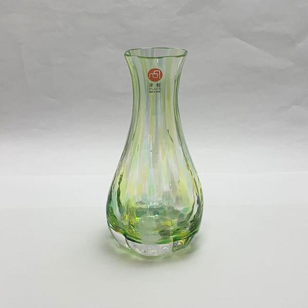 暮らしを豊かに彩る「津軽びいどろ」「花ひかり」は、美しい自然の光を部屋に取り込みたいという思いから生まれました。フォレストグリーンのカラーは、茎の緑色とあいまって新緑のすがすがしさを表現できます。上から見ると6つの花びらを持つ花の形になって...