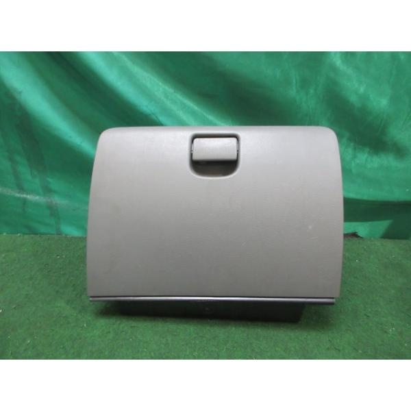 **** 商品説明を必ずご確認ください ****部品管理番号：260309510070210メーカー純正品番：73410-64P01-PGP部品名：グローブBOX部品区分：リサイクル品車名：エブリィ車両タイプ名：ケイバン通称型式：DA17V...