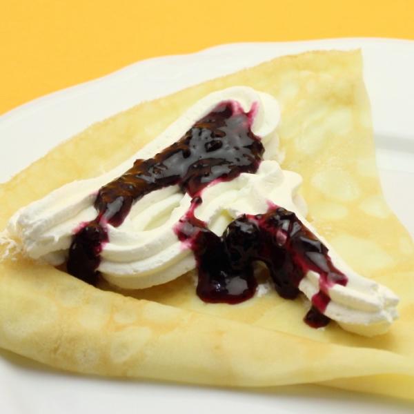 商品内容:クレープ（ブルーベリーソース）配送方法:冷凍便保存方法:要冷凍（-15℃以下）賞味期限:21日お召し上がり方法:冷蔵庫で3〜4時間程解凍して下さい特定原材料:乳、卵、小麦