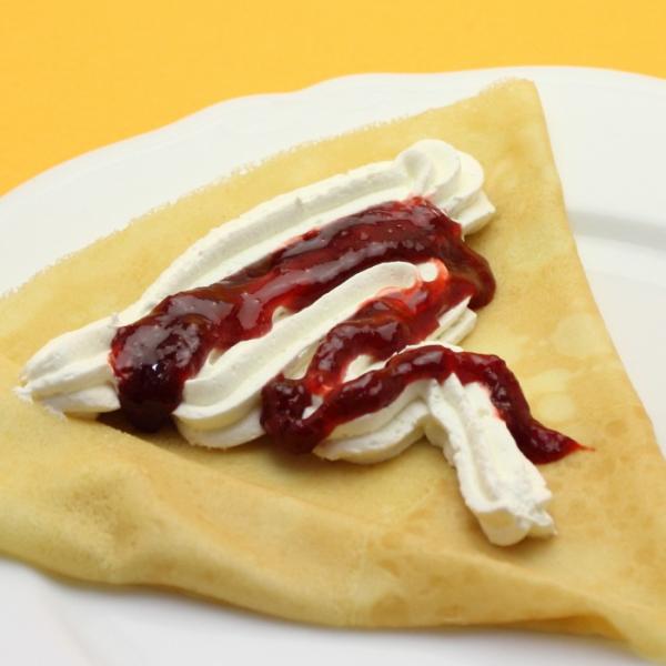 商品内容:クレープ（自家製苺ジャム）配送方法:冷凍便保存方法:要冷凍（-15℃以下）賞味期限:21日お召し上がり方法:冷蔵庫で3〜4時間程解凍して下さい特定原材料:乳、卵、小麦