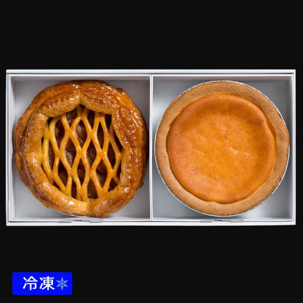 人気のケーキセットです。甘く煮詰めたりんごにシナモンの風味をつけ何層にも織り込んだパイ生地で包み焼き上げたホテル伝統のアップルパイと、北海道産のクリームチーズと生クリームを使い、しっとり焼き上げたベイクドチーズケーキの詰合せです。＜内容＞　...