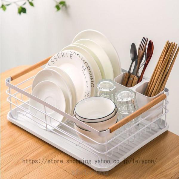 製品仕様製品名：水切りラック材質：金属カラー：ホワイト 安全かつ効率的にすべての洗浄に適な乾燥ラック。 このディッシュドレイナーは、キッチンをドライで整頓された状態に保ちます。 底部に水受けトレイを設置し、水を出しやすくしています。洗った食...