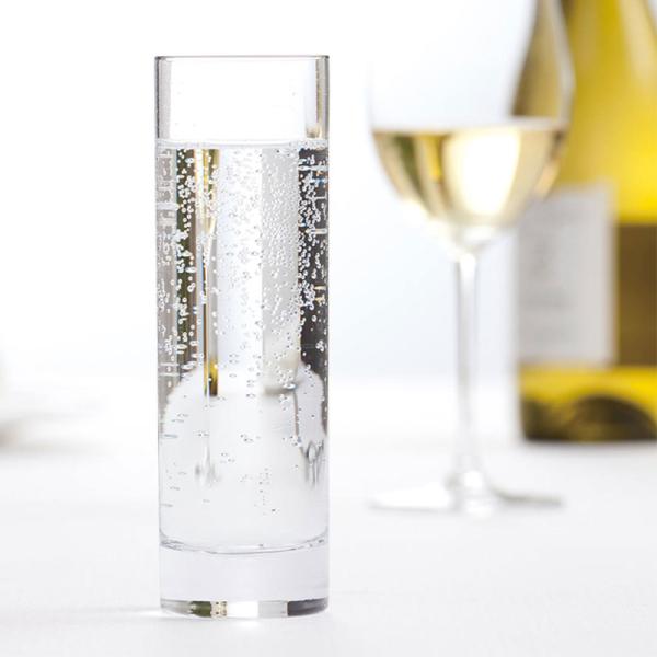 ギフト対応薄づくりで口当たりがよく、厚みのある底部はガラスの反射とともにドリンクを引き立てます。300ml容量のタンブラーはウォーターグラスをはじめ、水割りやカクテル、ハイボールなどのアルコールメニューはもちろん、アイスコーヒーやオレンジジ...