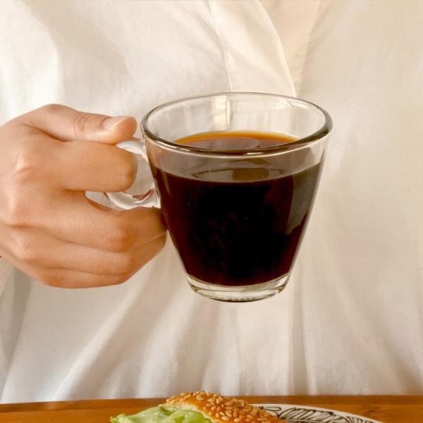 ギフト不可耐熱温度差120度なので耐熱ガラス同様、アツアツのコーヒーなど熱湯を注いでも安心です。しかも従来の耐熱ガラスよりも厚手で丈夫に出来ています。食器洗浄機対応でお手入れも簡単。電子レンジもOKだから、ちょっと冷めてしまった紅茶などの再...