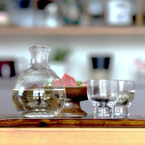 ギフト対応specサイズ　　　：［カラフェ］Φ55×H170mm　　　　　　　［盃］Φ55×H65mm重さ　　　　：［カラフェ］約210g※目安とお考え下さい。　　　　　　　［盃］約90g※目安とお考え下さい。容量　　　　：［カラフェ］36...