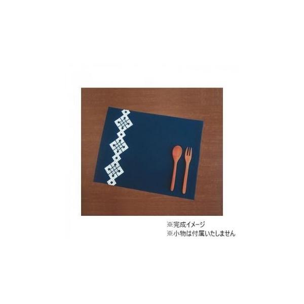 津軽地方の人々が厳しい寒さを凌ぐ為に、布に木綿糸で刺し子をしたのが始まりとされるこぎん刺し。実用的なアイテムで、初めての方にもやさしいキットです。技術レベルは初級〜中級者向。