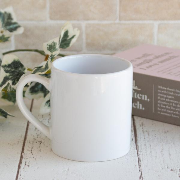 【商品名】小ぶりな 白シンプル 切立マグ Φ7.0〜7.2cm【規格】アウトレット【サイズ】　直径：約7.0〜7.2cm　（持ち手を含む幅：約10.3〜10.5cm）　高さ：約7.4〜7.8cm【重量】約200〜230g【容量】約230cc...