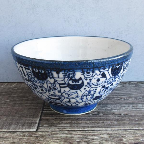 【商品名】ネイビー ネコちゃん大集合 茶碗 11.7cm【規格】アウトレット【サイズ】直径 約11.7cm〜約12cm×高さ 約6.5cm【重量】約220g【容量】満水時 約330cc【素材】日本製磁器（美濃焼）　電子レンジ…OK　食器洗浄...