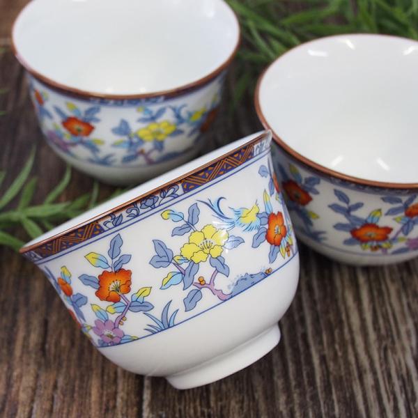 【商品名】京友禅 花鳥画 反り煎茶 8.2cm【規格】アウトレット【サイズ】直径：約8.2cm×高さ：約6.0cm【重量】約110g【容量】満水時 約150cc【素材】磁器　電子レンジ…NG　食器洗浄機…NG　オーブン…NG【商品説明】色鮮...