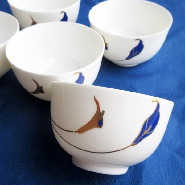 【商品名】青いカラー 煎茶碗【規格】アウトレット【サイズ】直径 約8.7cm×高さ 約5.3cm【重量】約60g【容量】満水時 約200cc【素材】陶磁器　電子レンジ…NG　食器洗浄機…OK　オーブン…NG【商品説明】ぐるりと取り囲むように...