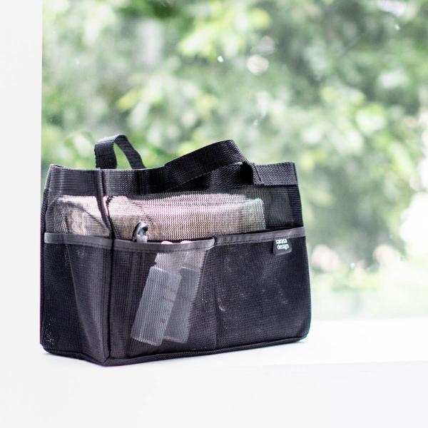 サウナ好きのためのシンプルなサウナバッグ●タオルや石鹸・シャンプーやサウナハットなどサウナ・バスグッズが収納できる必要十分なサイズ感で、メッシュ生地を使っているため通気性が良く濡れたタオルなど持ち運ぶ際に衛生的です。●ジムのトレーニングでプ...