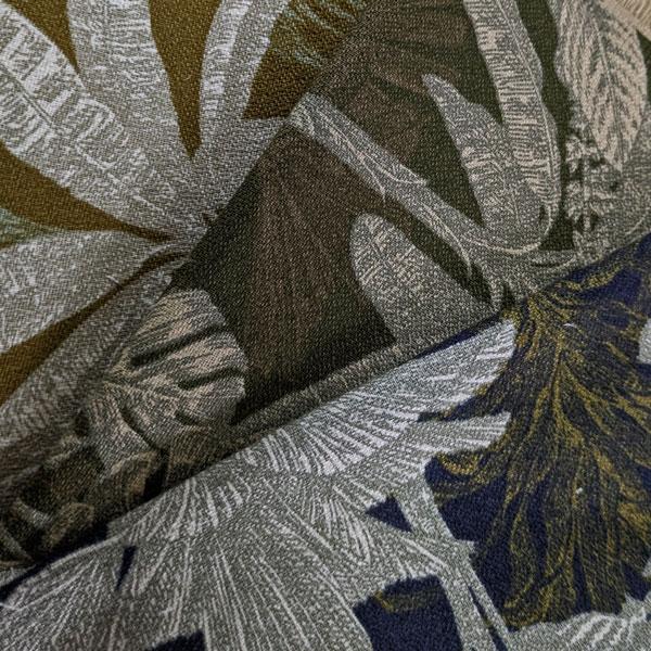 綿麻混織生地メロンクロス（5025-310）ボタニカルプリント素材：綿70% 麻30% 生地巾：110cm  MADEinJAPANネコポス便1m（数量2）まで可能です。やや中肉地で柔らかみのある風合綿麻素材ですがシワも目立ちにくい組織で衣...