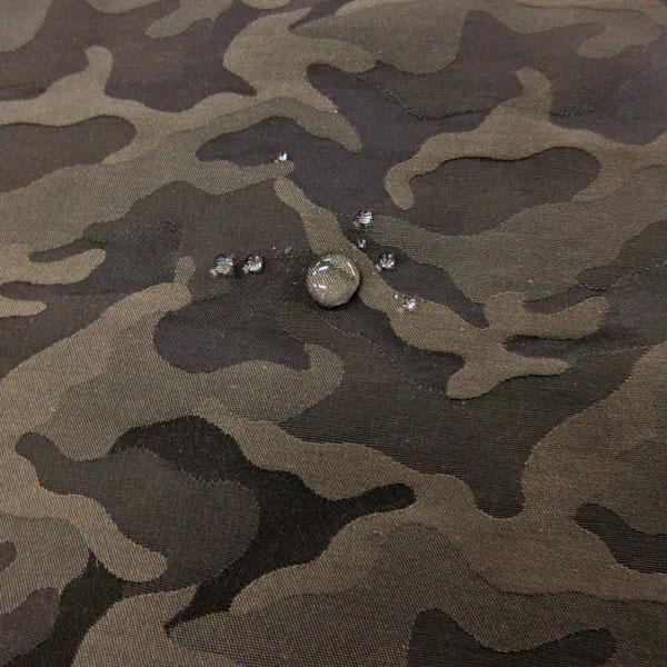 撥水ジャガード生地（YBS439）カモ柄/オリーヴ系素材：ポリエステル,ナイロン混生地巾：115cmmade in japan*ゆうパケット便：50cm（数量1）のみ可能です*やや薄地でマットな手触り程よいハリコシ感のあるしっかりとした素材...