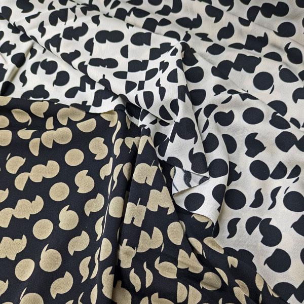 【小紋工房】PE/75d強燃スムースニット（KKP1999-197）単色プリント（ドット柄ブロックカット）素材： ポリエステル100% 生地巾：102cm速乾・接触冷感MADE in JAPANネコポス便：1.5m（数量3）まで可能です。7...