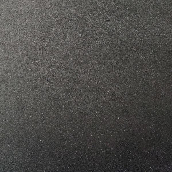 プレミアムスエード（JT6Z）（アルカンターラ調）BK（消炭色）中厚地素材：ポリエステル100% 生地巾：140cm生地厚み：約1mm（中厚地）made in Japanネコポス便：数量1（50cm）のみ可能です。【超特価価格アウトレット商...