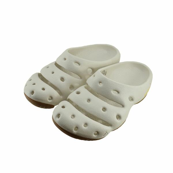 【送料無料】 クロッグ スライトサンダル ビーチサンダル ビーサン アウトドア キャンプ フェス レジャー キーン KEEN YOGUI ヨギ (BIRCH/BIRCH) 1028521 サンダル バーチ/バーチ ホワイト メンズ シューズ...