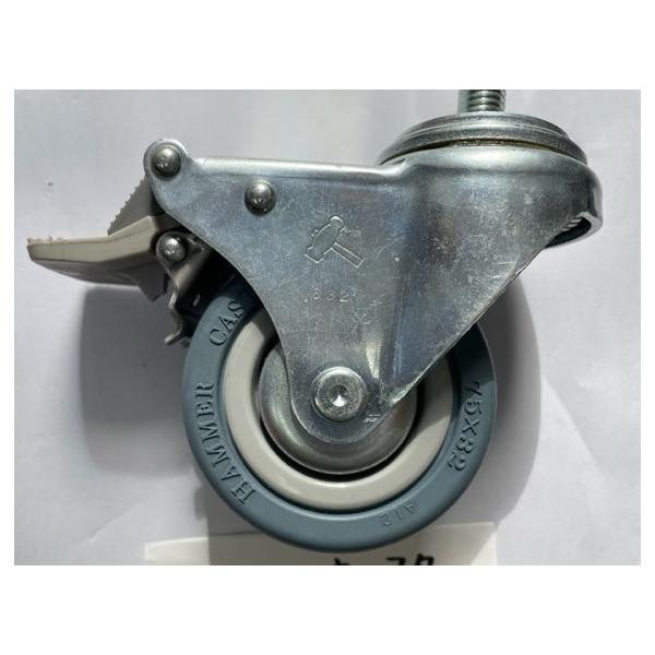 在庫整理につき処分価格です！ぜひこの機会にお手持ちの台車のキャスターに付替えはいかがですか？付替え以外にもDIYとして新規取付にもどうぞ！ハンマーキャスター 632 75×32ねじ込み／ストッパー付き固定型鉄板ホイールゴム巻車輪車輪　台車　...
