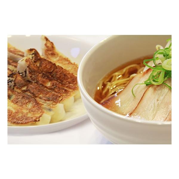 餃子3パック（45個入り）とラーメン４食入りの定番セットです。ご家族でお召し上がり頂けます。