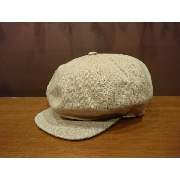 ダッパーズ(Dapper's)のキャスケット(Classical Casquette TypeA LOT1836)です。腰帯無しのクラシカルな雰囲気でベーシックなクラウンが特徴的なキャスケットです。クラウンとのバランスを考慮して、やや長めの...