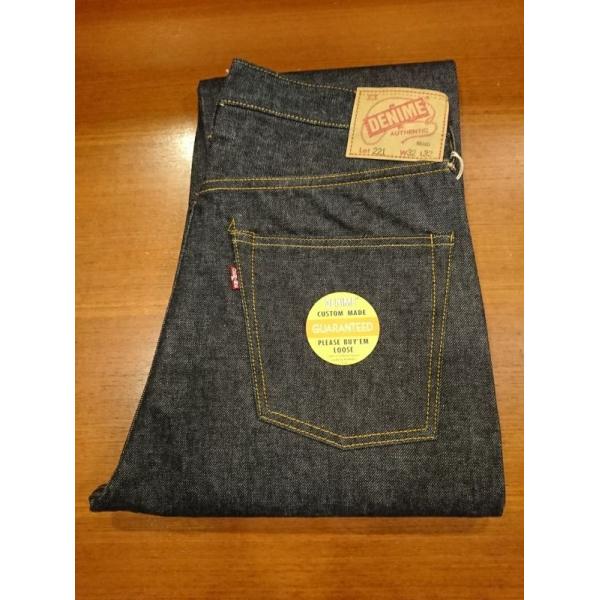 ドゥニーム(DENIME)のBIG Eモデルジーンズ(221・BIG E MODEL)です。ジーンズがカジュアルウェアとして脚光を浴びた1960年代のテーパードが効いたBIG Eモデルのジーンズとなります。ドゥニームらしい紙タグの風合いや縫...