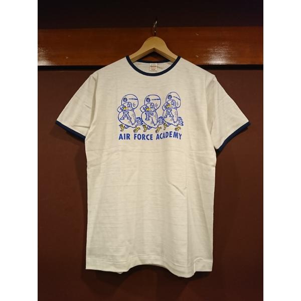 ウエアハウス(WAREHOUSE)のプリントリンガーTシャツ(4059 AFA)です。12番スラブ糸を使用したムラ感の強いボディが特徴のリンガーTシャツです。■カラー：クリーム×ネイビー■ノンウォッシュ