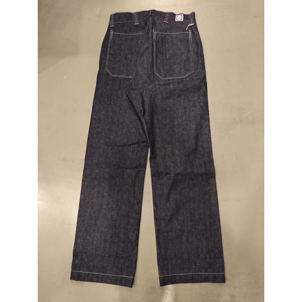 ジョングラッコー(JOHN GLUCKOW)のワークパンツ・ネットメーカーズ トラウザーズ(NetMaker's Trousers・JG-01)です。1910年代のユニークなデニムのワークパンツです。パンツにはアウトシームが無く、裁断と縫製...