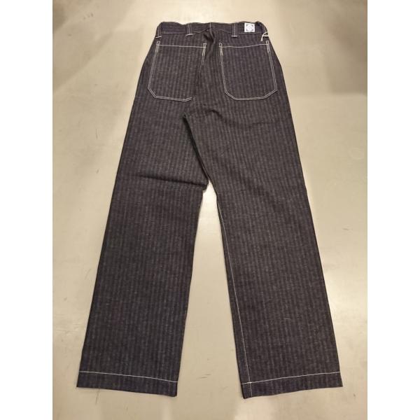 ジョングラッコー(JOHN GLUCKOW)のワークパンツ・ネットメーカーズ トラウザーズ(NetMaker's Trousers・JG-01S)です。1910年代のユニークなストライプデニム地を使用したワークパンツです。パンツにはアウトシ...