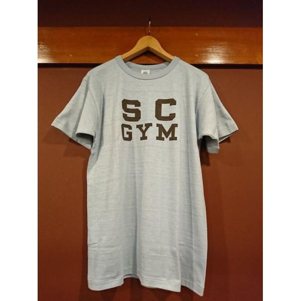 ジョングラッコー(JOHN GLUCKOW'S)のプリントTシャツ(SC GYM T・JG-CS06)です。■ノンウォッッシュ