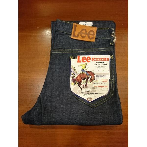 リー(Lee)の歴史的名品を蘇らせるアーカイブスコレクションのジーンズ(RIDERS 101-Z 1948MODEL)です。カウボーイの多い中西部だけでなく、東部の都市に住む人々に向けてLee社が勝負に出た1948年の生産モデルを復刻したジ...