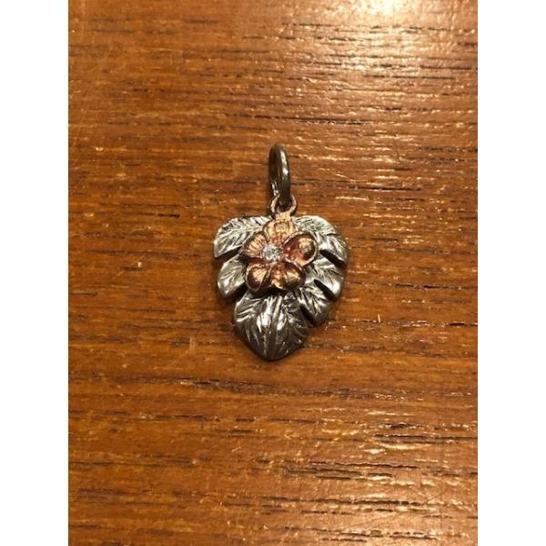 Pualani(プアラニ)のペンダントトップ販売はトップのみになります。