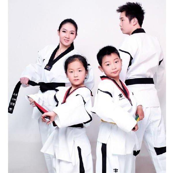 柔道着 格闘技用品 武道用品 空手着★最高級素材を使用しており、着心地がすごく柔らかく、肌にまとわりつきにくくなっております。★初心者から有段者まで幅広くご利用可能なテコンドー衣です。★みんなでテコンドーをがんばろう。◆商品詳細◆●素材：綿...