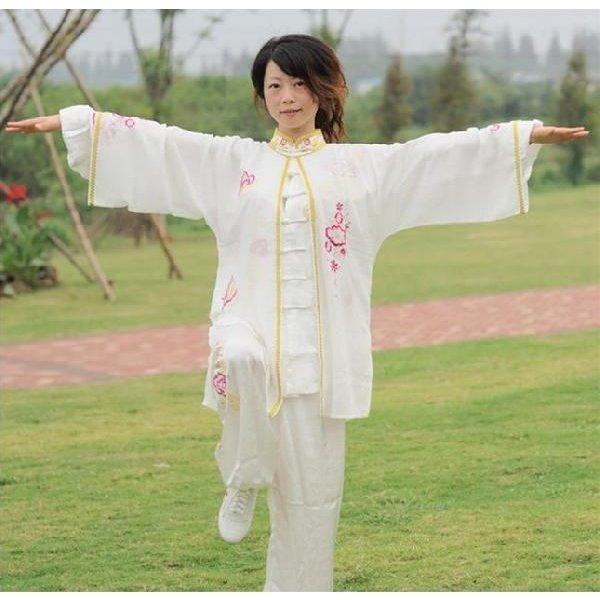 ポリエステル 表演服 功夫服 武術教室★天然素材ならではの肌触りで、身体に吸い付くようにフィットし、しなやかな曲線を演出します。★布地がとてもしっかりしているので、ストンと落ちてきれいなシルエット。★プレゼントとしても人気のある太極拳服です...