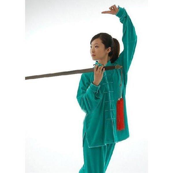 ポリエステル 表演服 功夫服 武術教室★天然素材ならではの肌触りで、身体に吸い付くようにフィットし、しなやかな曲線を演出します。★布地がとてもしっかりしているので、ストンと落ちてきれいなシルエット。★プレゼントとしても人気のある太極拳服です...