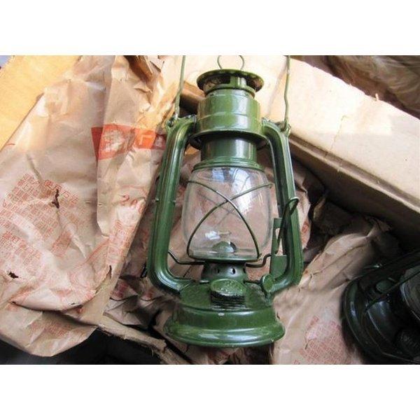 ランプオイル ランタン 照明 ライト 通販★インディジョーンズやグーニーズなんかの映画世代だとこういうの見せられるとついついその気になっちゃうでしょ！★アンティークな感じのデザインも良く、インテリアにもなりそうな商品ですが、もちろんしっかり...