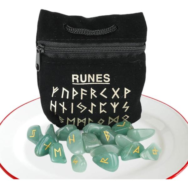 【高品質素材】ルーンストーンは25個のグリーンアベンチュリン天然石で構成されており、各ルーンストーンは完全に滑らかで透明な表面を持ち、耐久性があり、手を傷つけません。【ストレス軽減】強力な保護効果を持つルーンストーンセットを使用すると、正と...