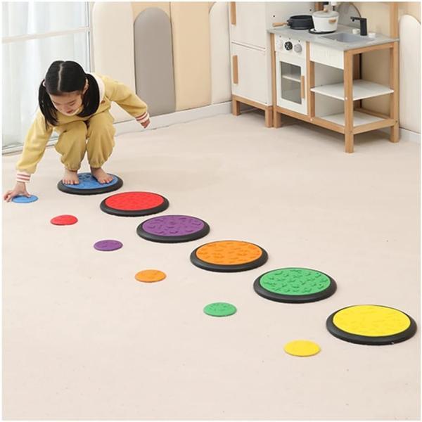 【高品質な構造】各ステッピングストーンは、耐久性のあるプラスチックで巧みに作られ、長期的な耐久性と信頼性の高い使用を提供します。屋内と屋外の遊びに適しており、カーペット、タイル、芝生の上に置くことができます。【バランスとコーディネーションを...