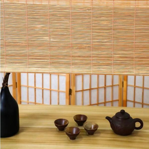 強い日差しを遮ったり目隠しはしたいけど明るさや風は取り入れたい窓におすすめの簾。自然な風合いの竹製で、安価ながら巻き上げ用のコード付きでとても使いやすく、窓の外でも室内でもどちらでもお使いいただけます。当社バイヤーが直接ヨーロッパで買い付け...
