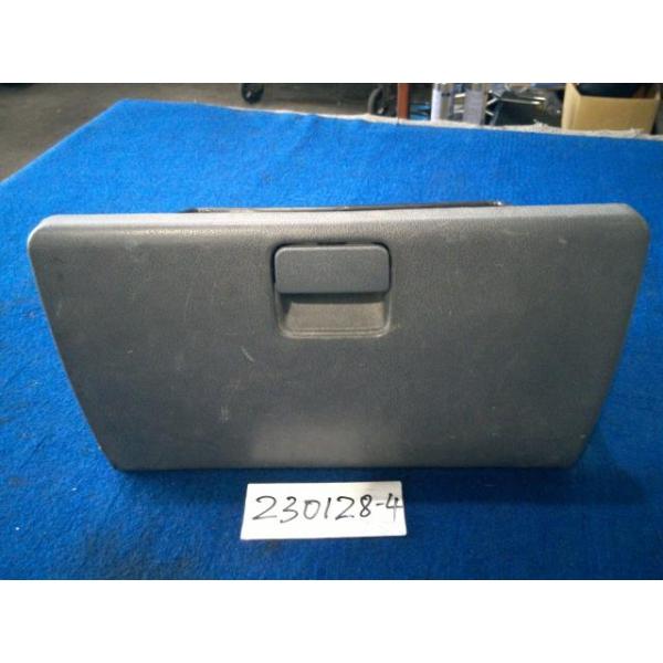 **** 商品説明を必ずご確認ください ****部品管理番号：230128000470210部品名：グローブBOX部品区分：リサイクル品車名：サンバー車両タイプ名：ケイトラック通称型式：KS4F3SN-C認定型式：V-KS4年式：1996年...