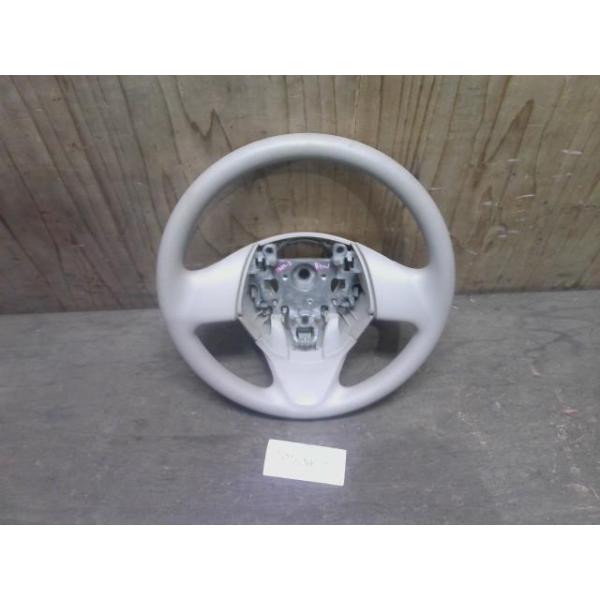 **** 商品説明を必ずご確認ください ****部品管理番号：231024000370100メーカー純正品番：4400A570HA部品名：ステアリングホイール部品区分：リサイクル品車名：ｅＫワゴン車両タイプ名：5ドアハッチバック通称型式：B...