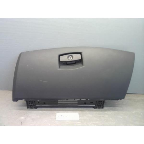 **** 商品説明を必ずご確認ください ****部品管理番号：240326000470210部品名：グローブBOX部品区分：リサイクル品車名：BMW 5シリーズ車両タイプ名：4ドアセダン通称型式：WBAN認定型式：ABA-NU25年式：20...