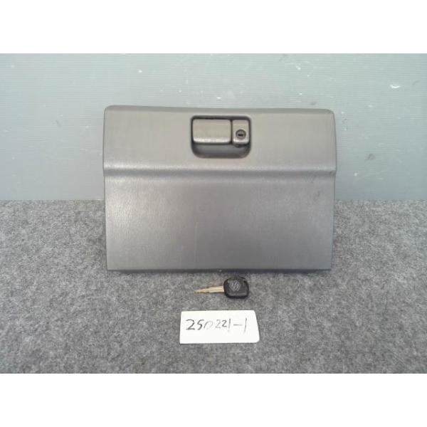 **** 商品説明を必ずご確認ください ****部品管理番号：250221000170210部品名：グローブBOX部品区分：リサイクル品車名：ジムニー車両タイプ名：3DJワゴン通称型式：JB23WJXLR-SCD3認定型式：TA-JB23W...