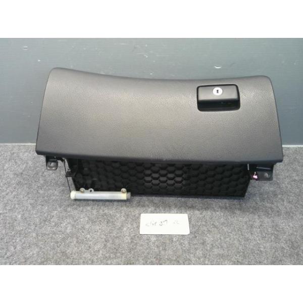 **** 商品説明を必ずご確認ください ****部品管理番号：250227000470210部品名：グローブBOX部品区分：リサイクル品車名：クラウン車両タイプ名：4ドアセダン通称型式：GRS182AETXH認定型式：CBA-GRS182年...