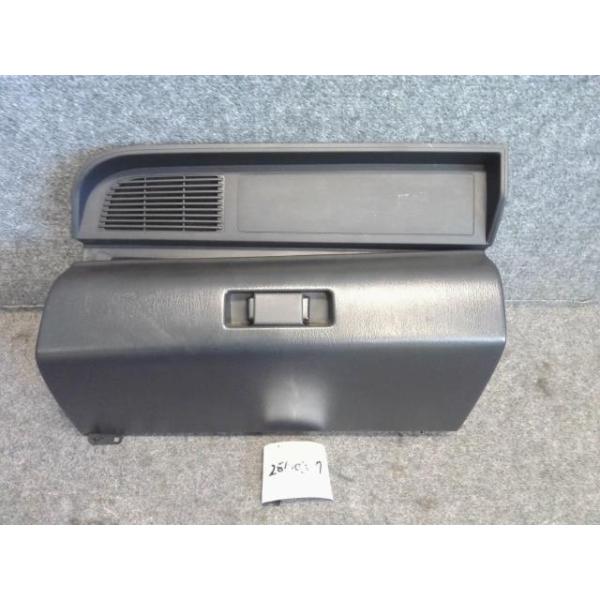 **** 商品説明を必ずご確認ください ****部品管理番号：251009000970210部品名：グローブBOX部品区分：リサイクル品車名：コンフォート車両タイプ名：4ドアセダン通称型式：TSS11BEPRC認定型式：DBA-TSS11年...